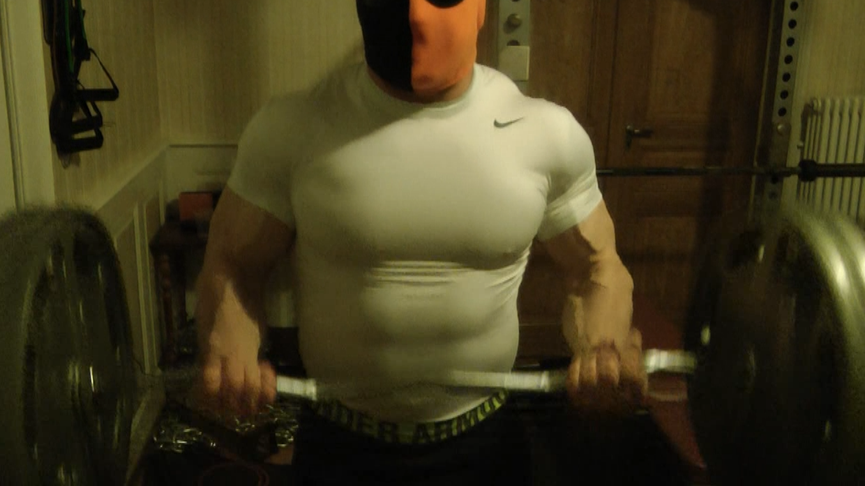 TYLER MUSCLEGOD VIP N°37 TYLER INTENSE BICEPS FLEXING VERY HEAVY INSIDE