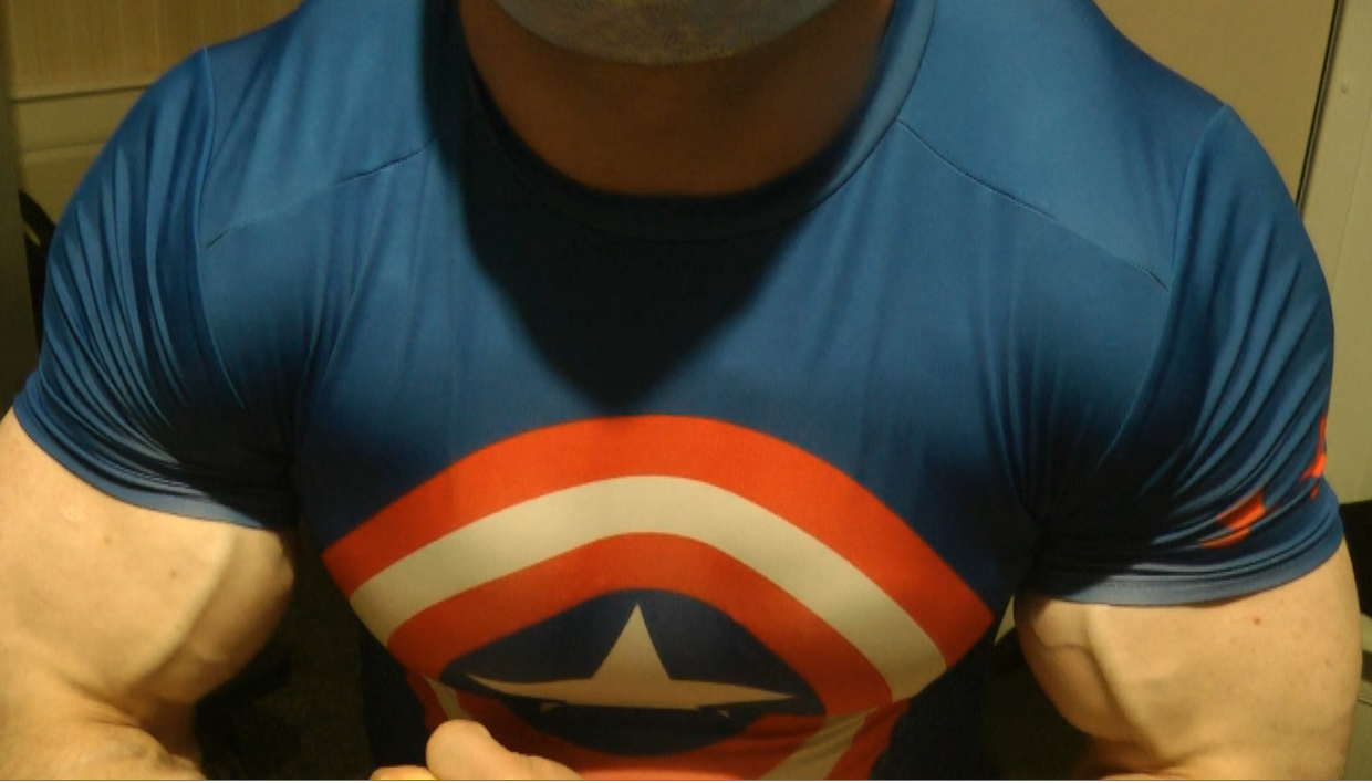 TYLER MUSCLEGOD VIP N°49 CAPTAIN AMERICA FLEXING MUSCLES