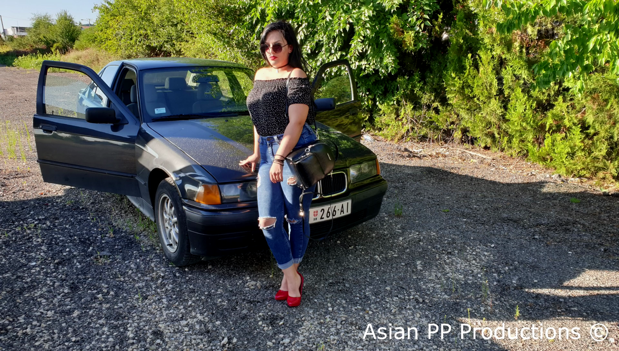 546 -Julia Hard revs BMW