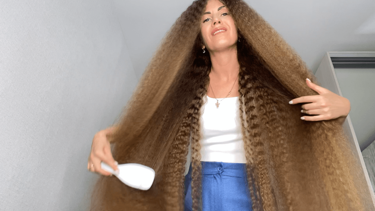 Alena Fluffy Hair from Above