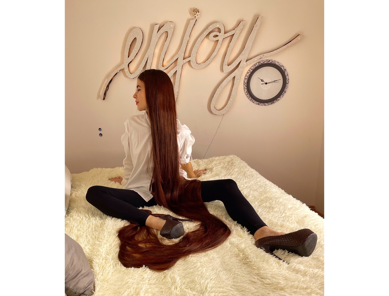 Very long tail (set of 28 photos)