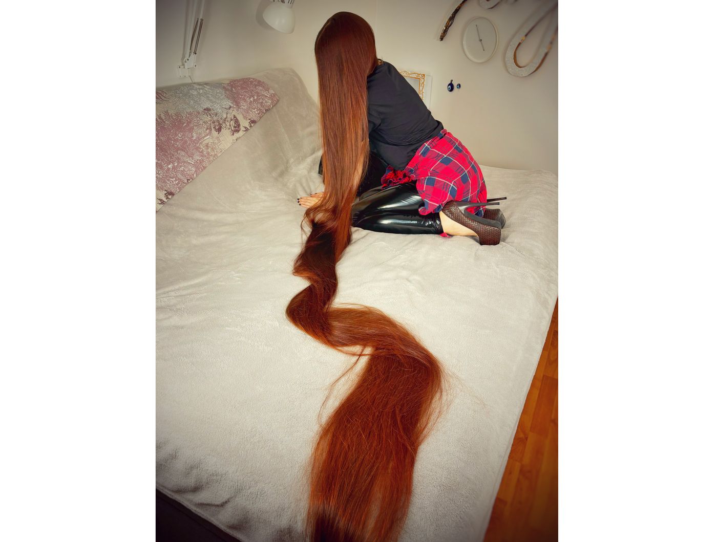 Underwater Rapunzel in Red Lace – Hypnotic Long Hair Swimming Show