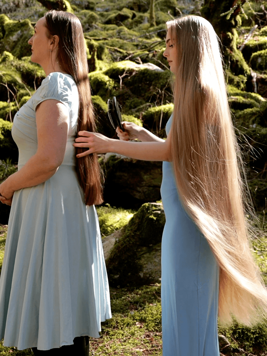 VIDEO - Young beauty with super silky hair