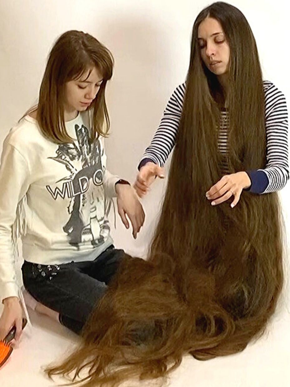 VIDEO - Brushing her massive mane