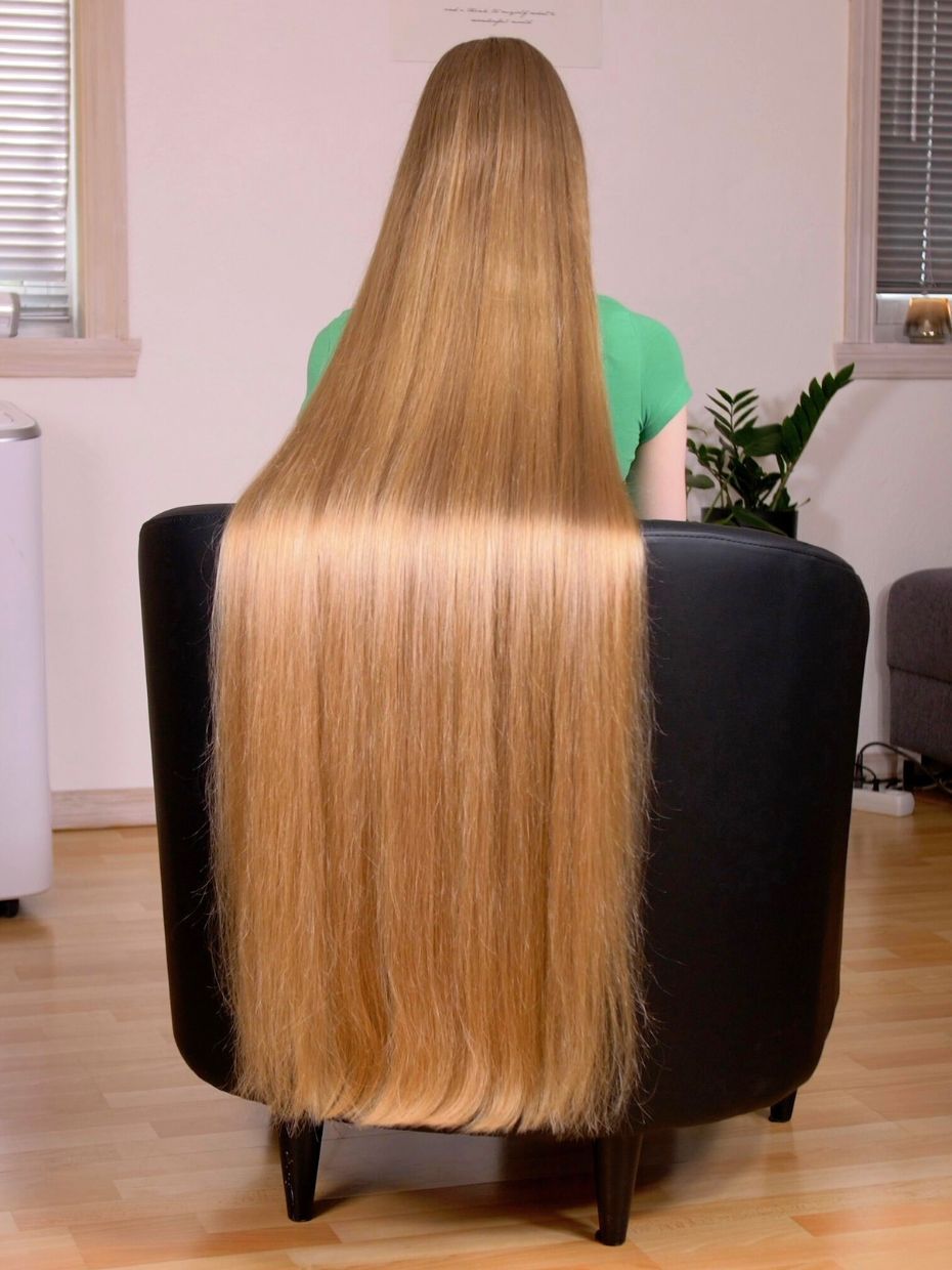 VIDEO - Super impressive hair play and sliding in the big chair