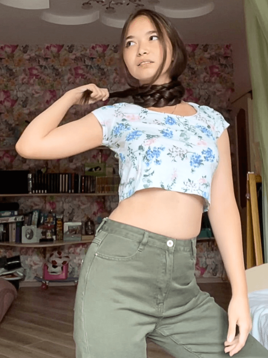 VIDEO - Extreme ponytail play and display (part 1)