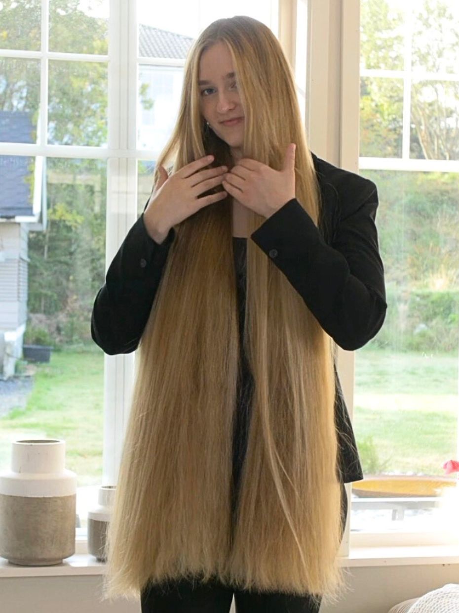 VIDEO - Extreme double hair play