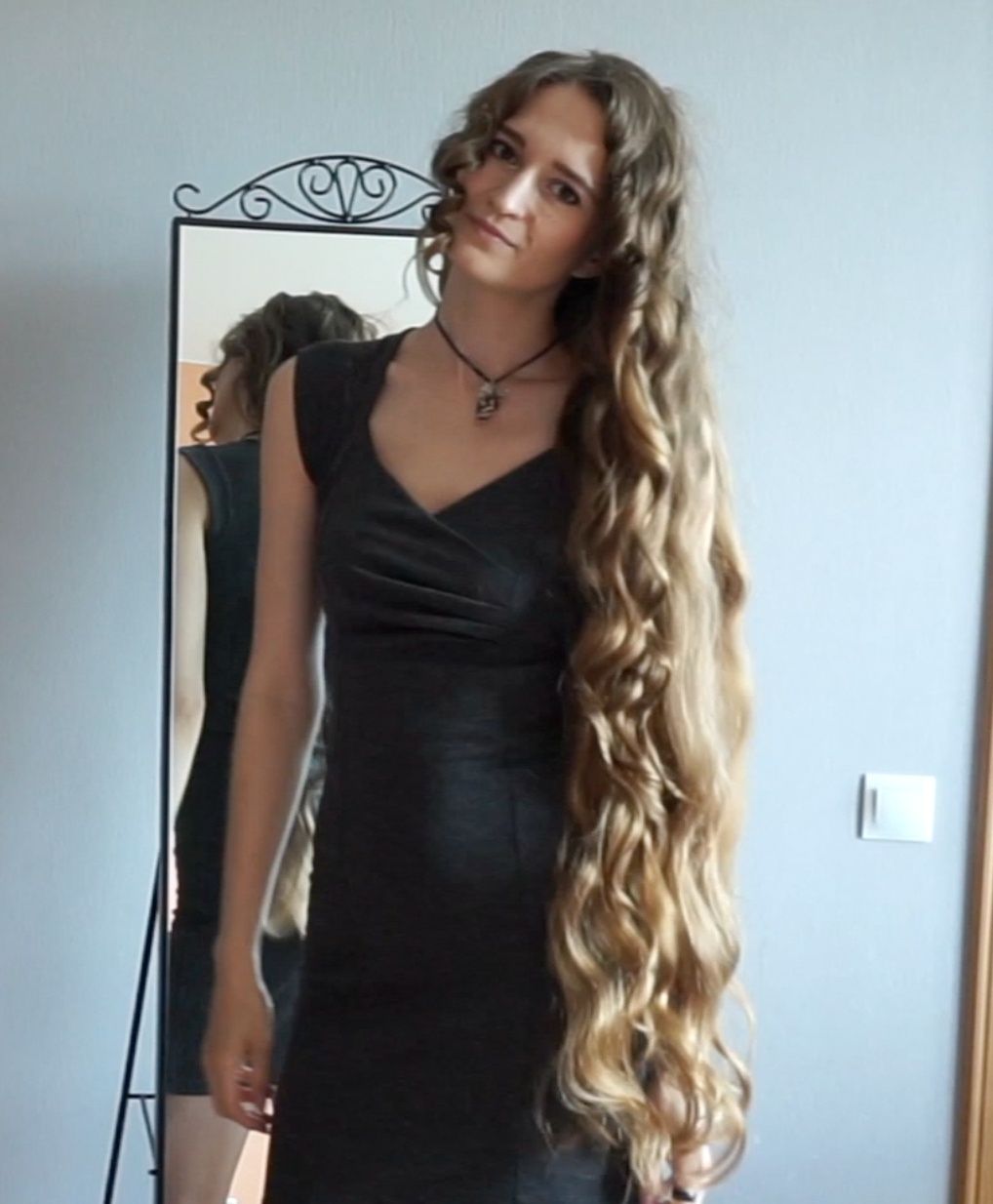 VIDEO - The silky hair duo