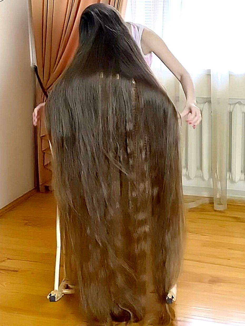 VIDEO - Ultra long hair play deluxe