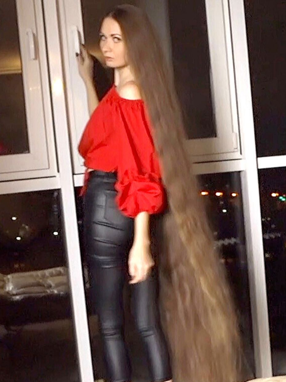 VIDEO - Dashik in red