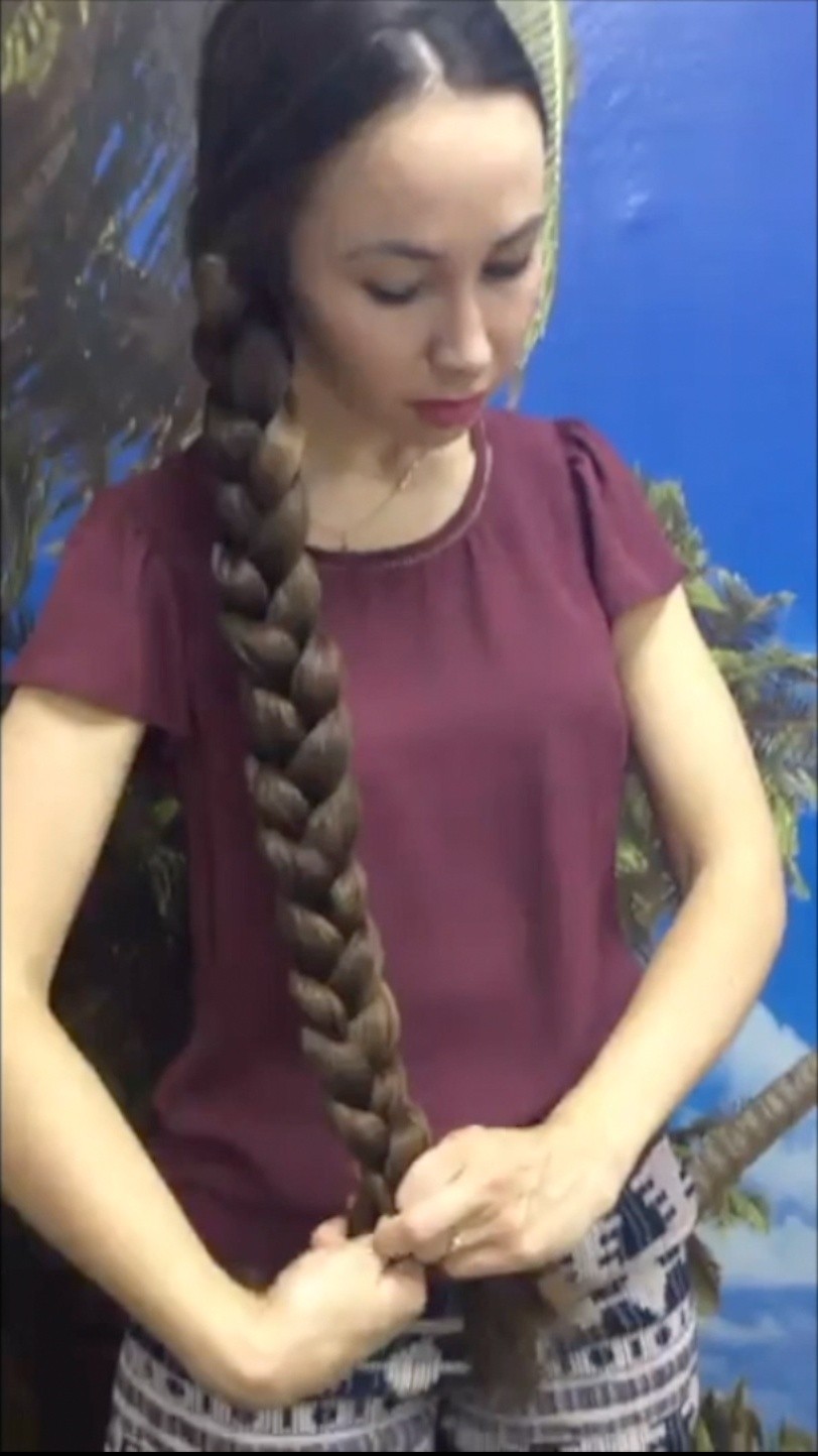 VIDEO - World's longest braid