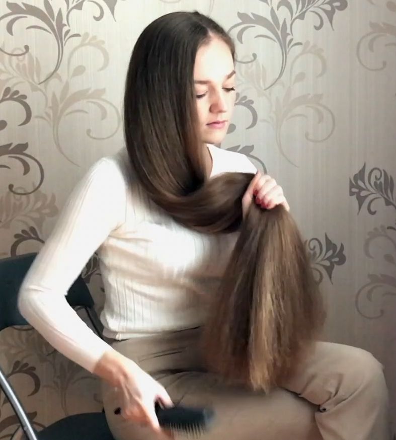 VIDEO - Ultra long hair covering extreme edition