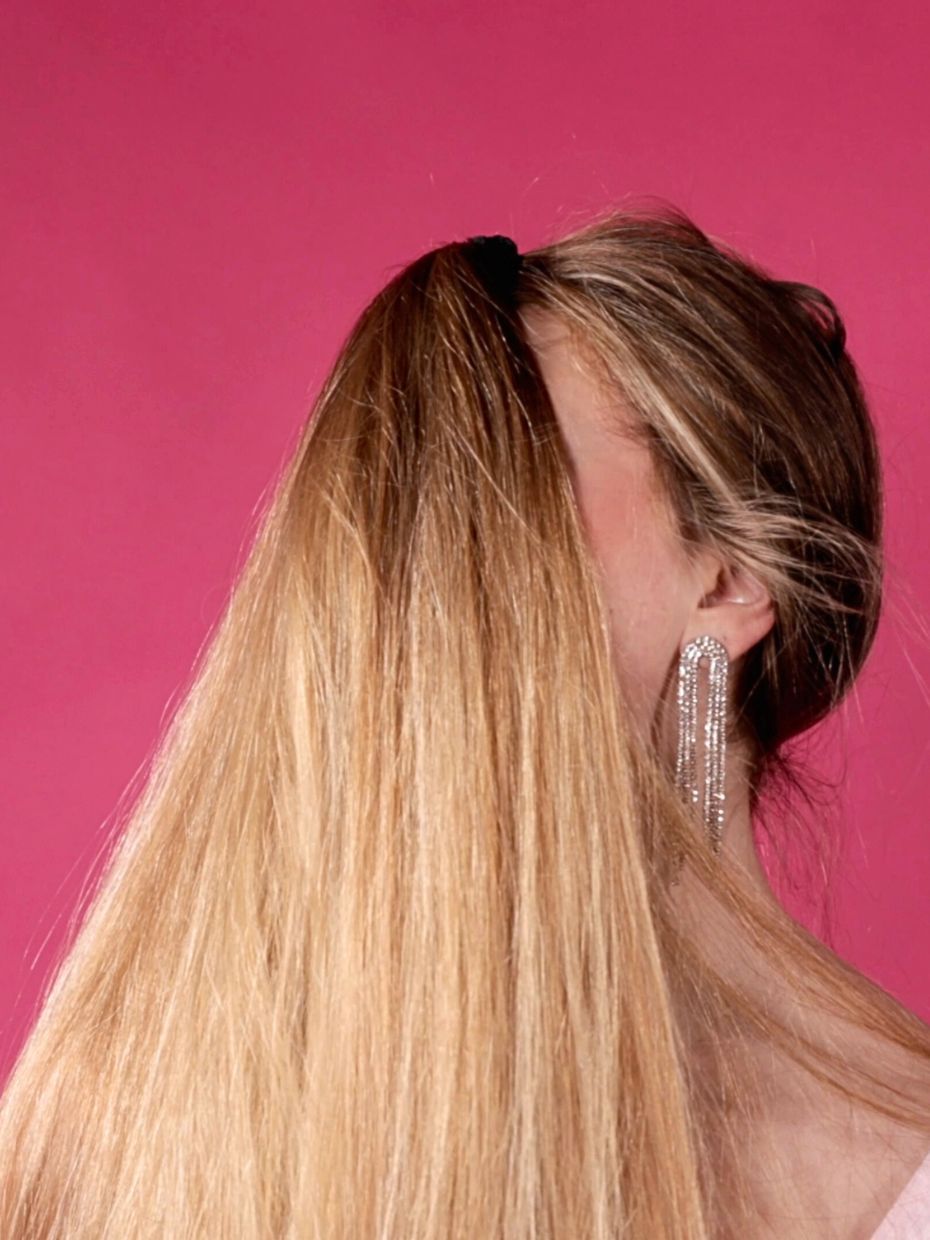 VIDEO - The front ponytails and buns show perfection on pink