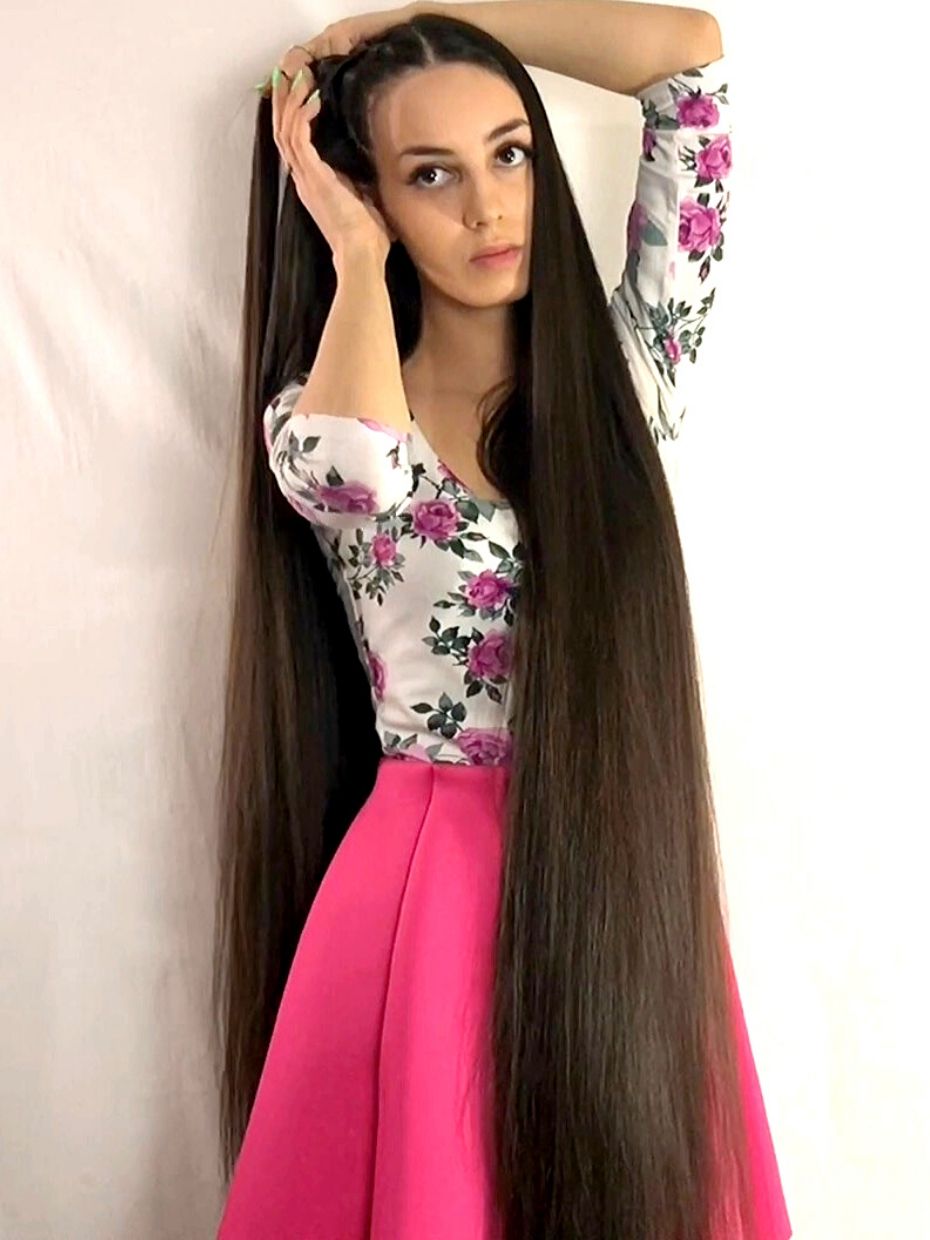 VIDEO - Extreme floor length hair and a red dress