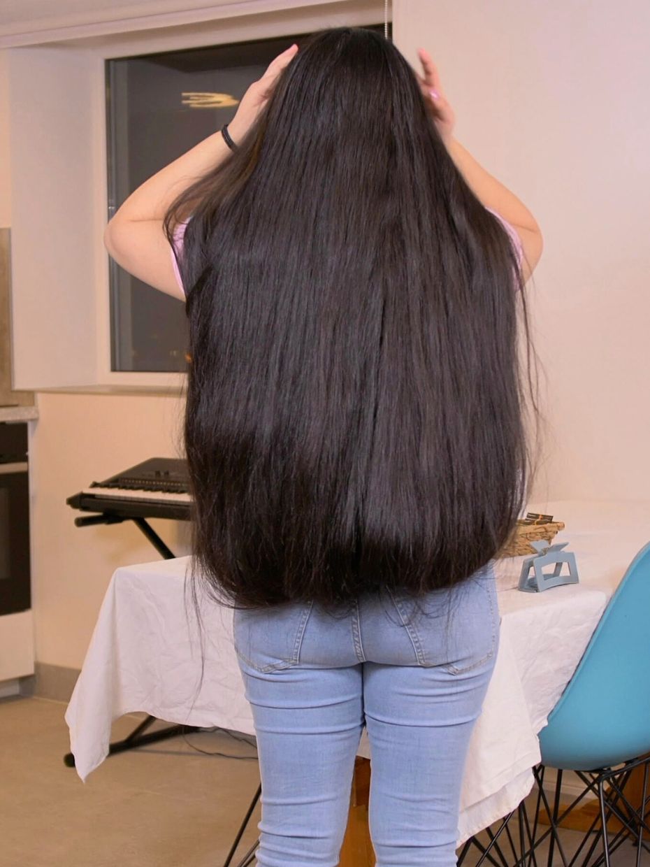 VIDEO - Massive folded hair and special buns