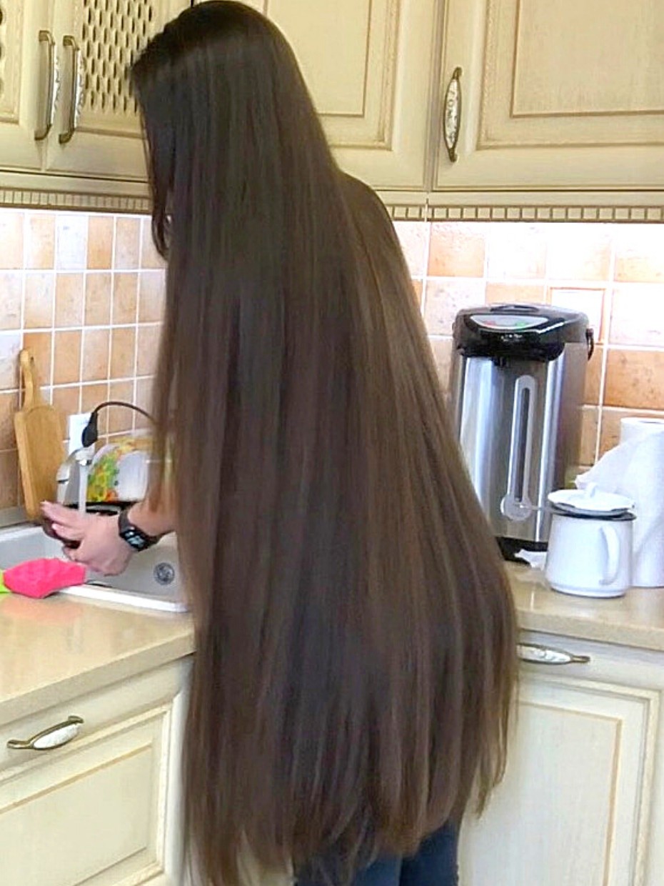 VIDEO - Rapunzel cooking