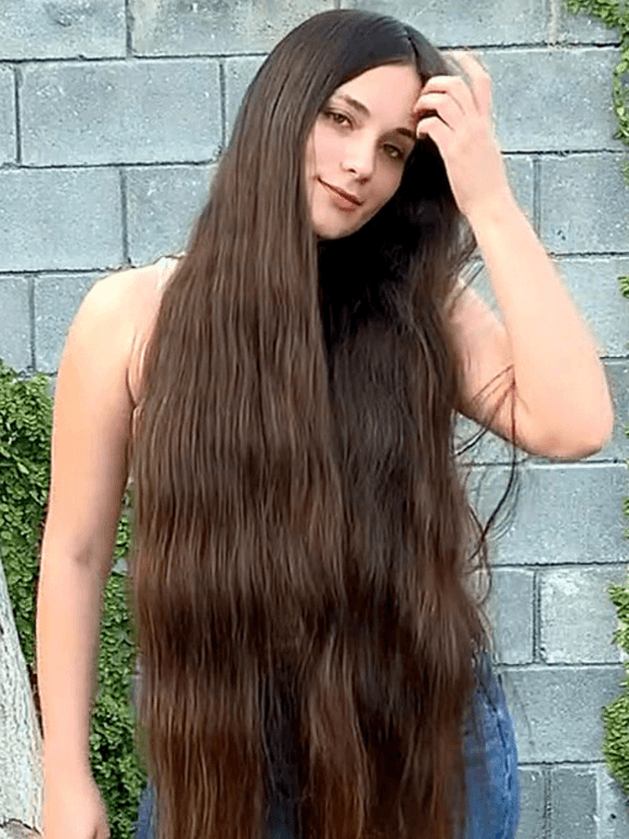 VIDEO - Super long, perfect Rapunzel hair