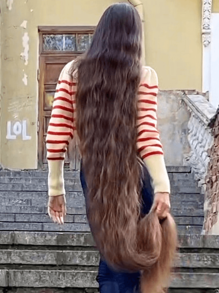 VIDEO - Floor length hair autumn