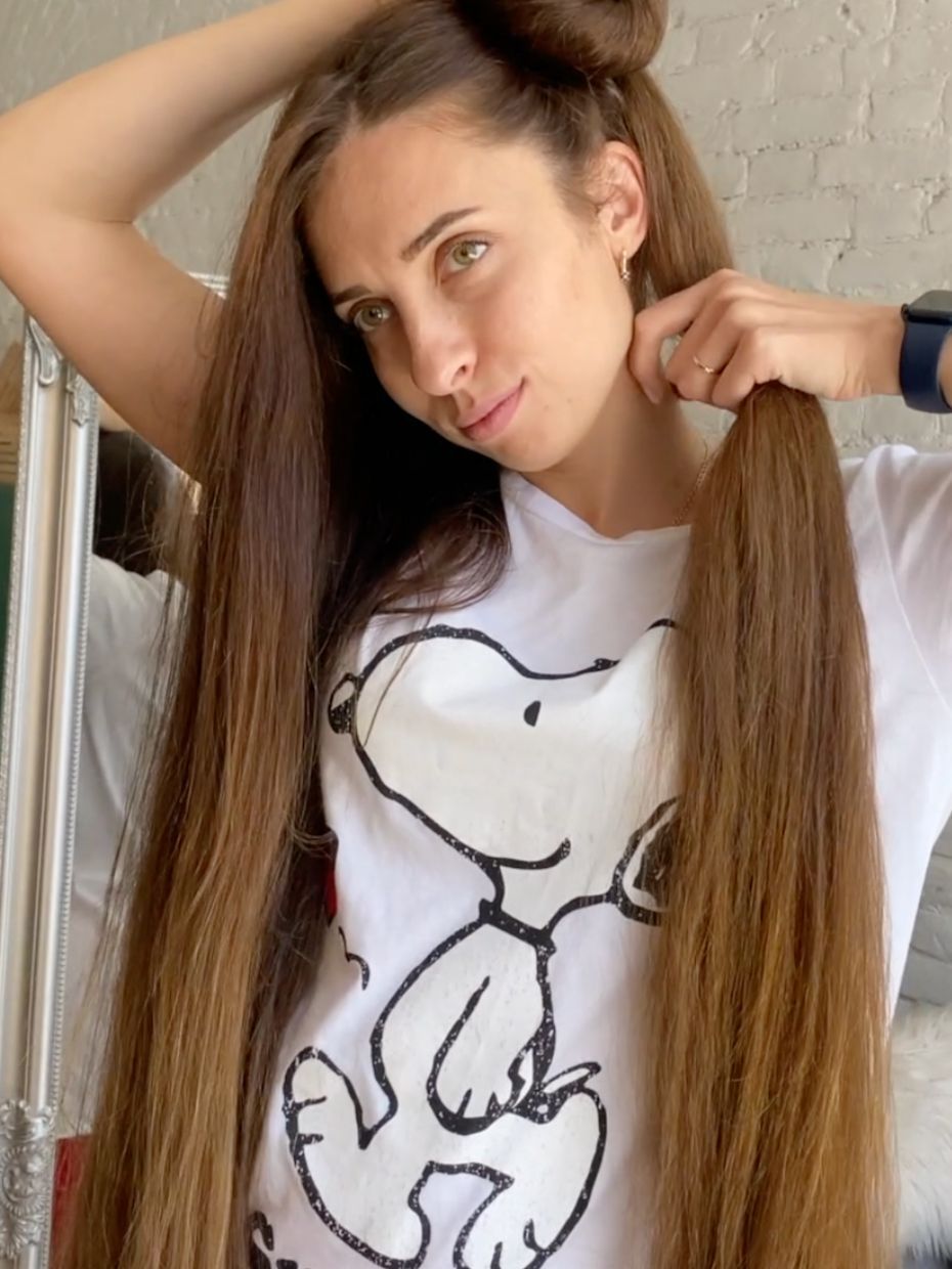 VIDEO - Long haired woman films Rapunzel