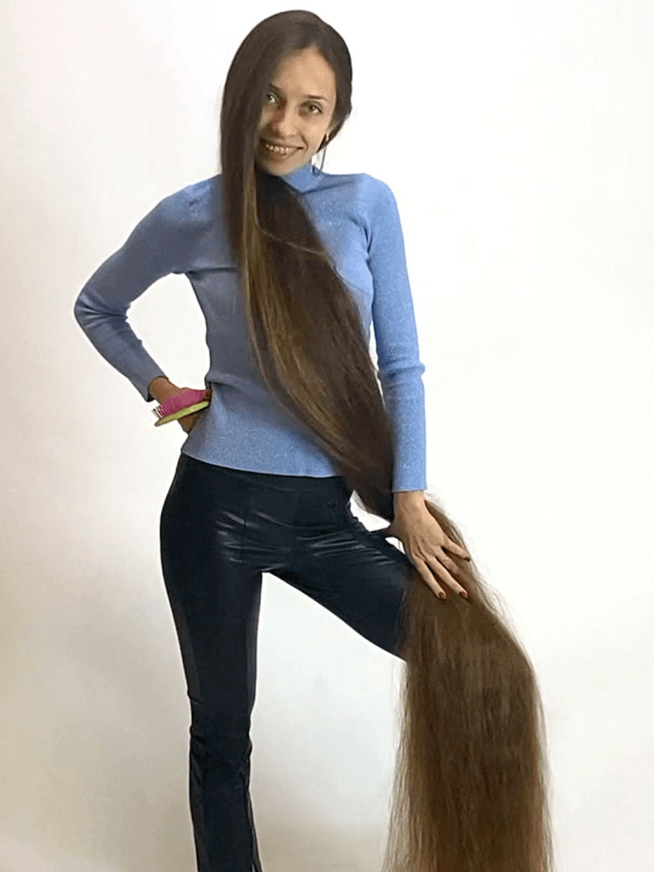 VIDEO - OMG! She has SO MUCH hair! 2