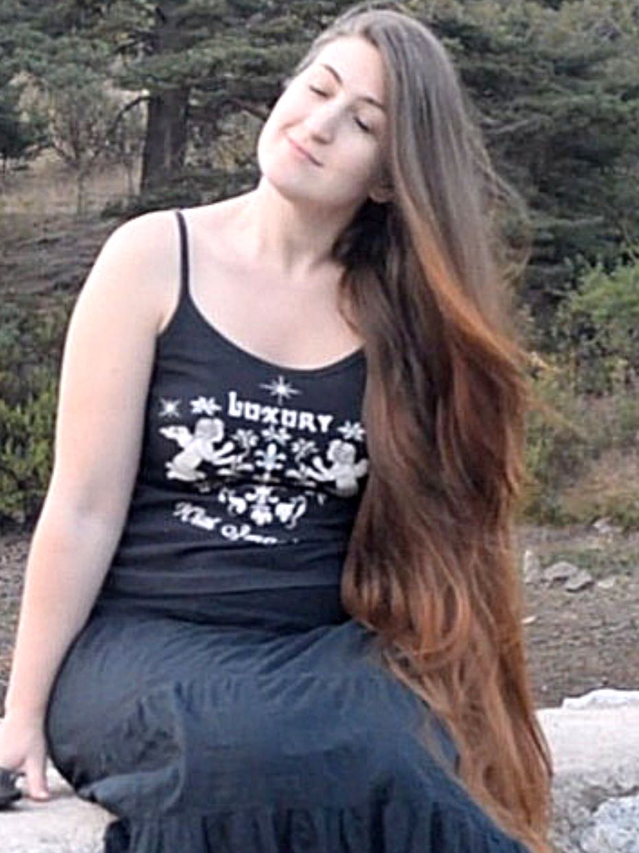 VIDEO - Super windy hair play 2