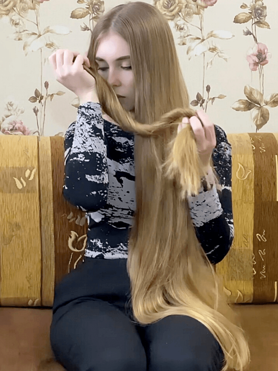 VIDEO - Extremely thick hair show