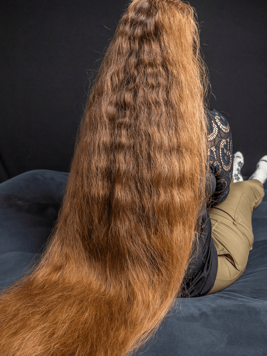 VIDEO - Neha's extreme long hair show