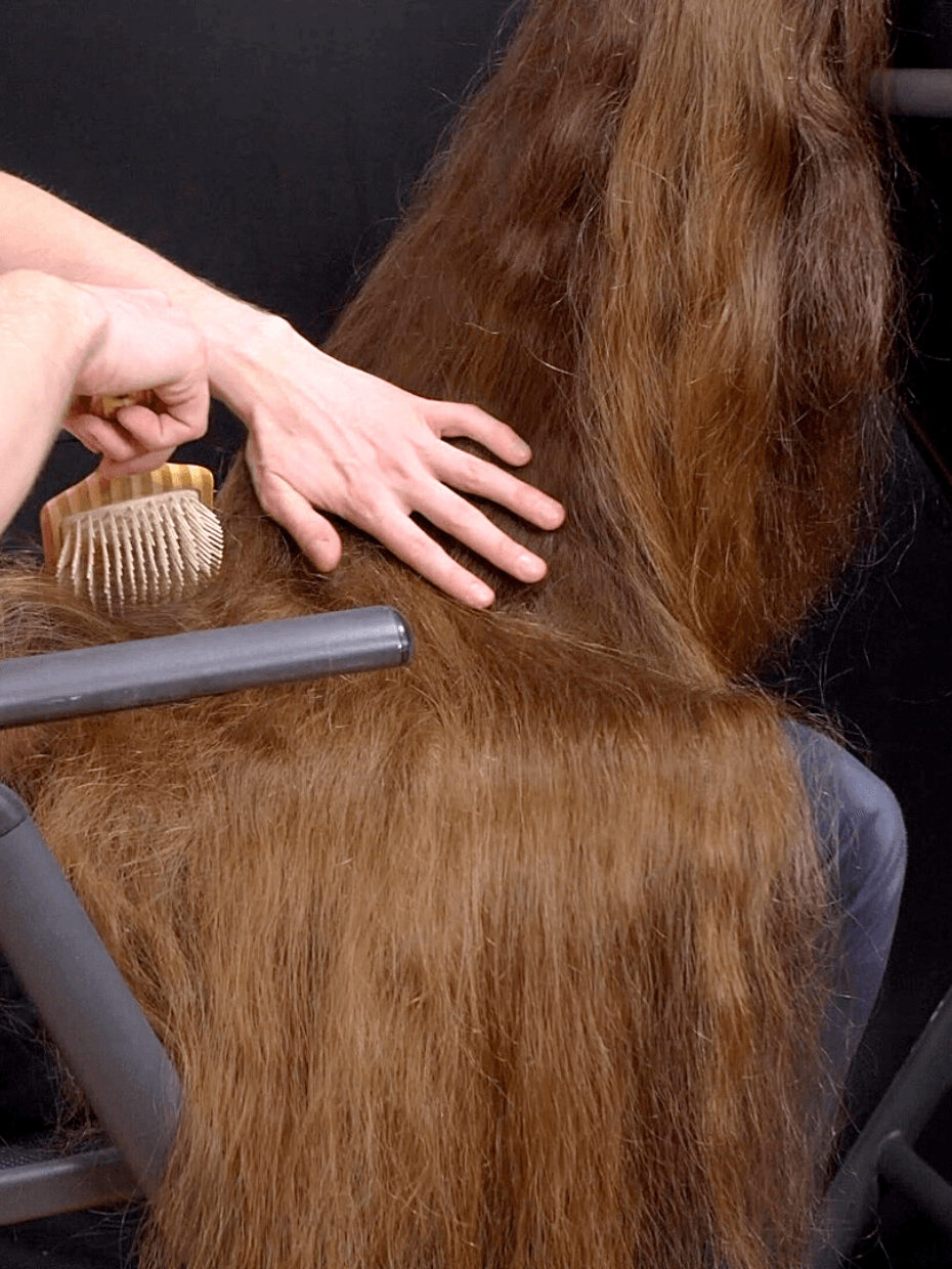 VIDEO - Ultra long hair play deluxe