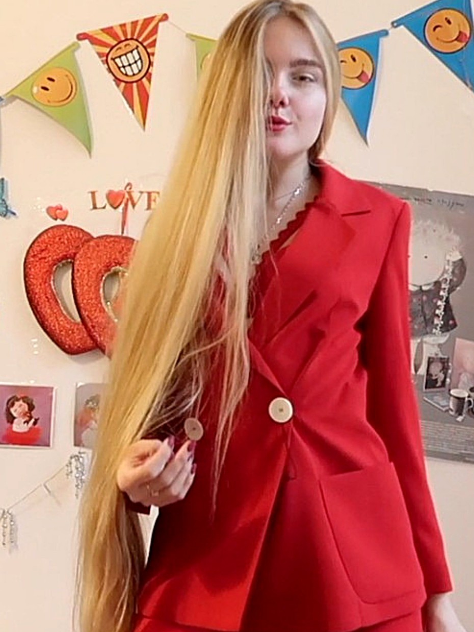 PHOTO SET - A blonde Rapunzel on the kitchen table pho