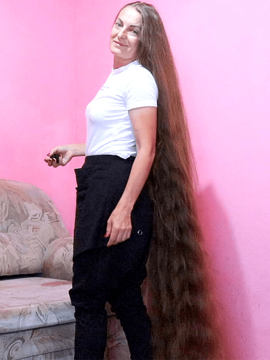 VIDEO - Perfect long hair play in sofa