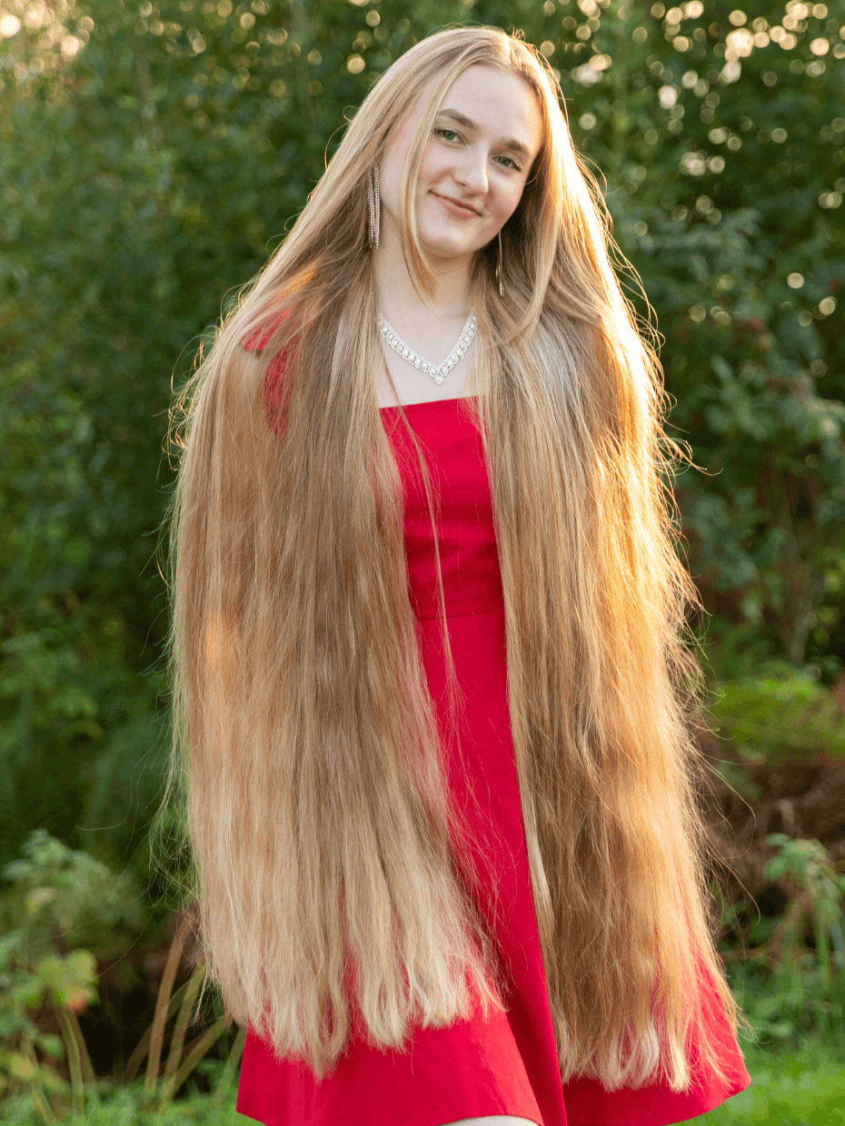 PHOTO SET - Rapunzel's red dress photoshoot