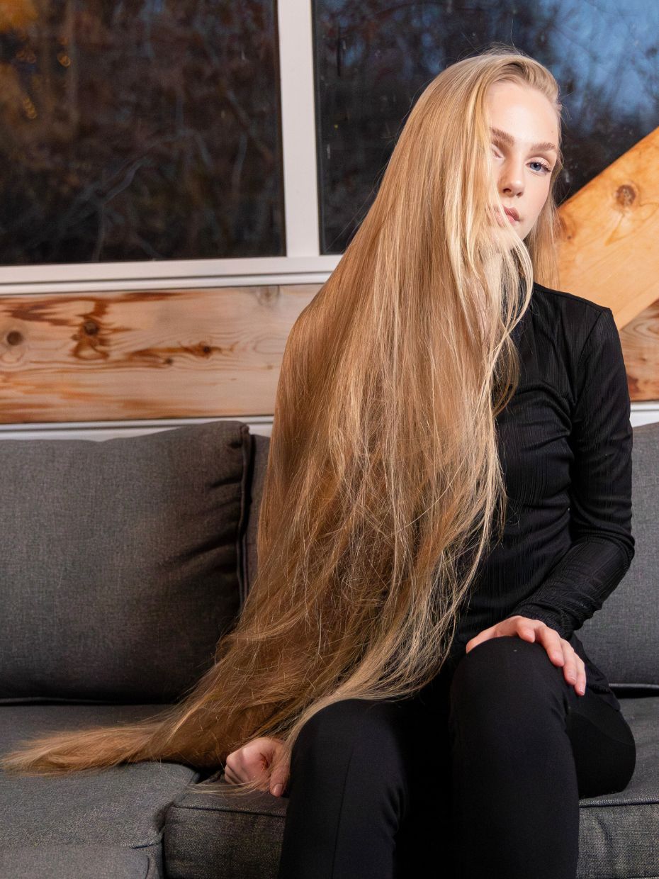 PHOTO SET - Tons of long hair play and display in the sofa photoshoot