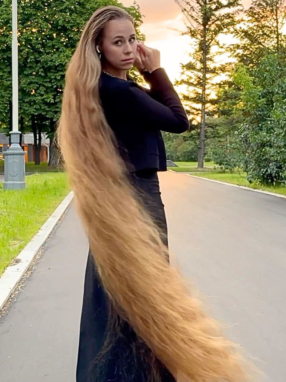 VIDEO - The ankle length hair walks