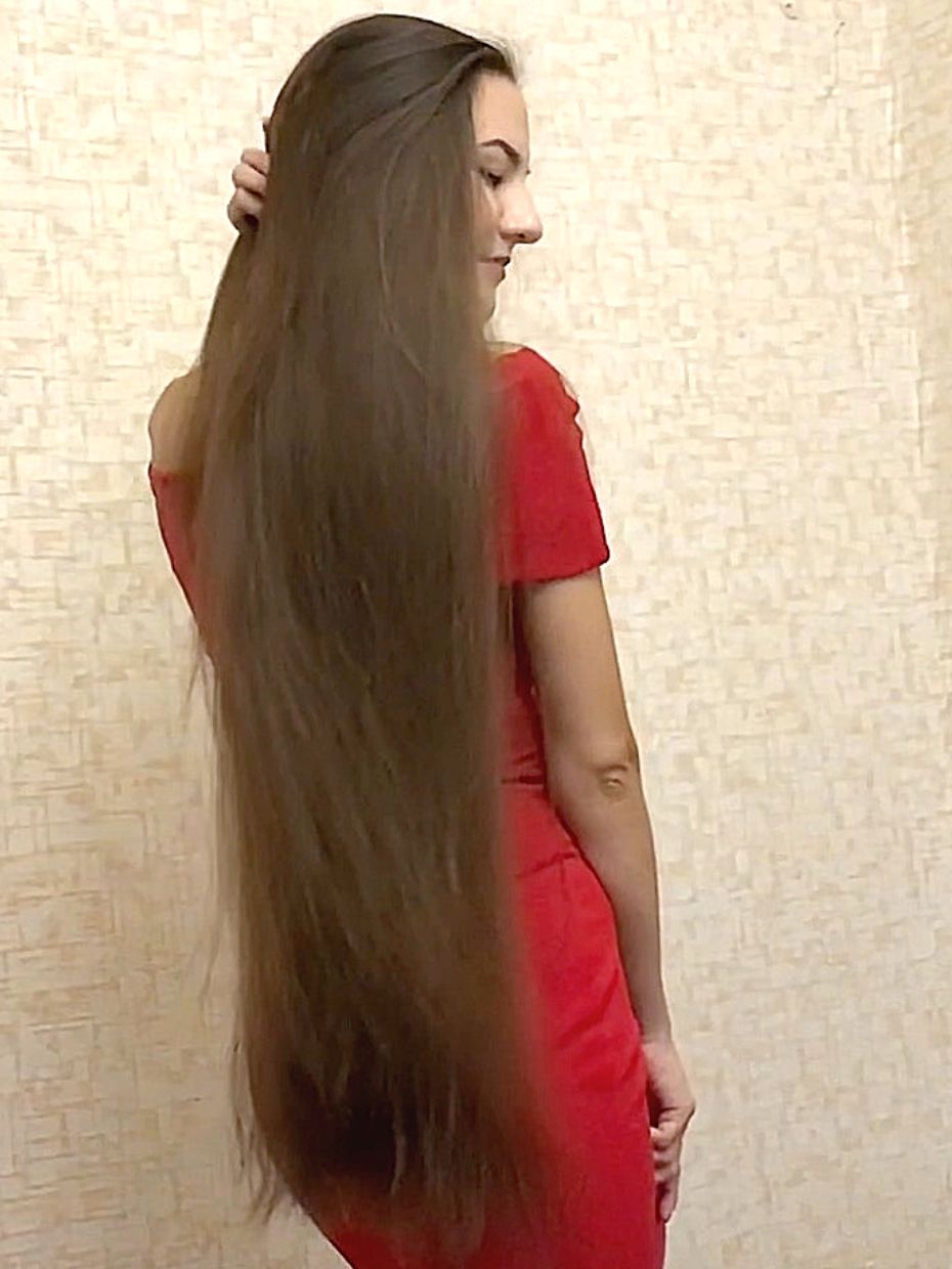 VIDEO - Extreme ponytail play and display (part 1)