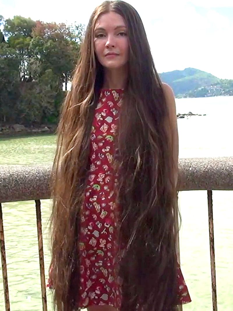 VIDEO - Floor length hair fun