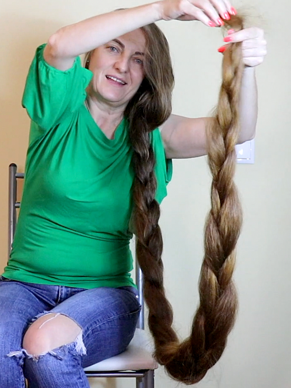 VIDEO - Living with floor length hair