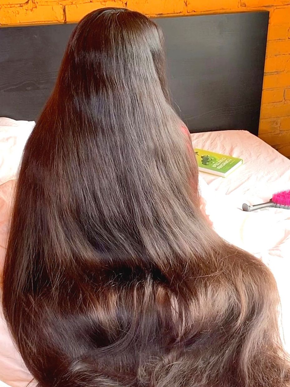 VIDEO - Extremely thick hair dance