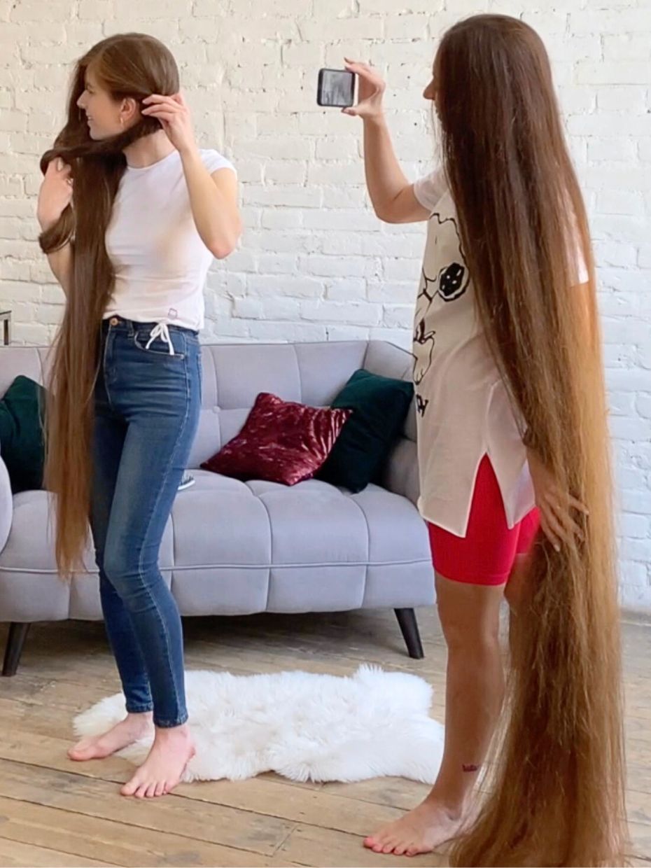 VIDEO - Long hair lady filmed by Rapunzel