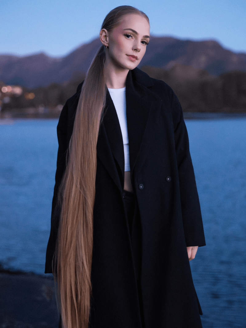 VIDEO - Way beyond floor length hair