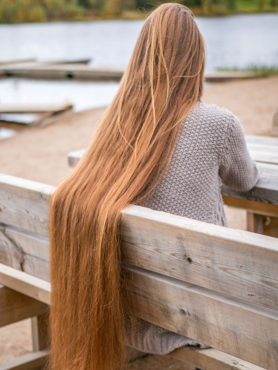 VIDEO - The long hair teacher