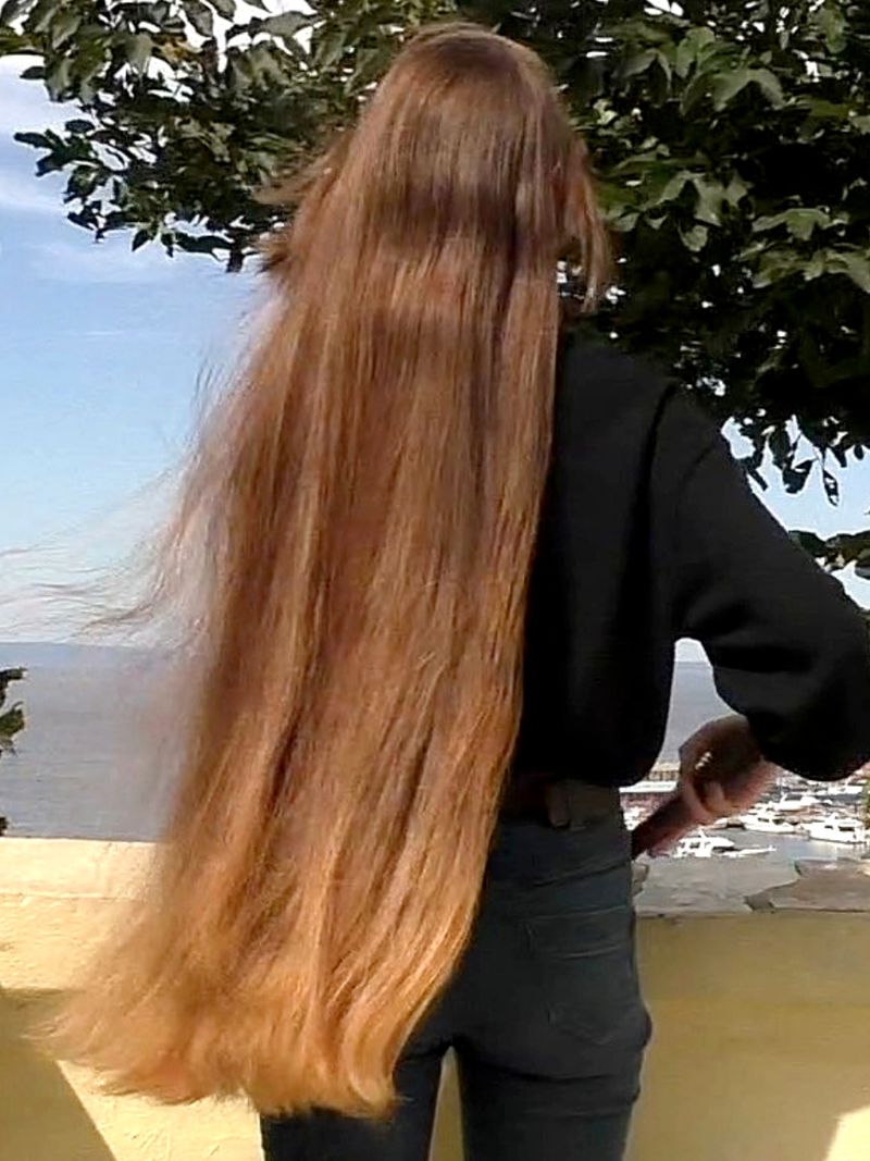 VIDEO - Floor length hair fun
