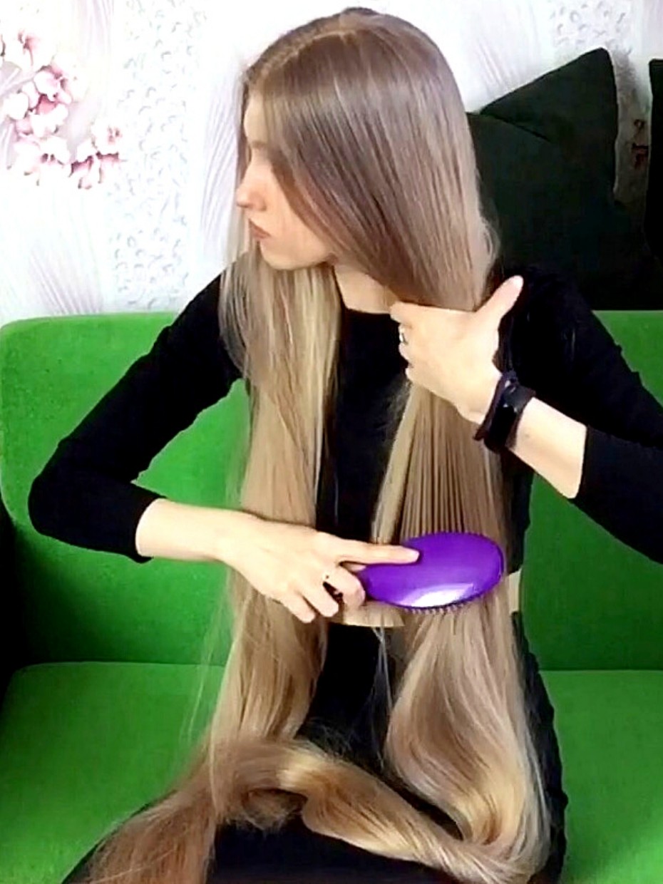 VIDEO - A very thick and long mane