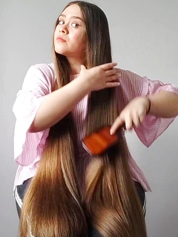 VIDEO - Ultra long hair play deluxe