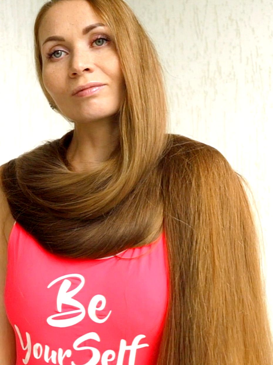 VIDEO - Perfect long hair play in sofa