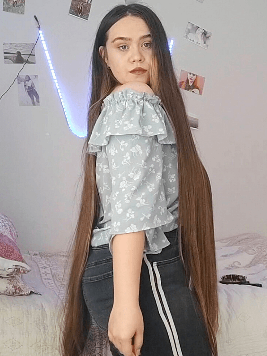 VIDEO - Extremely thick hair show