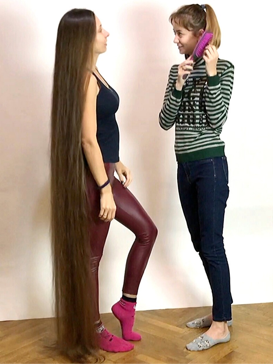 VIDEO - Ultra long hair covering extreme edition