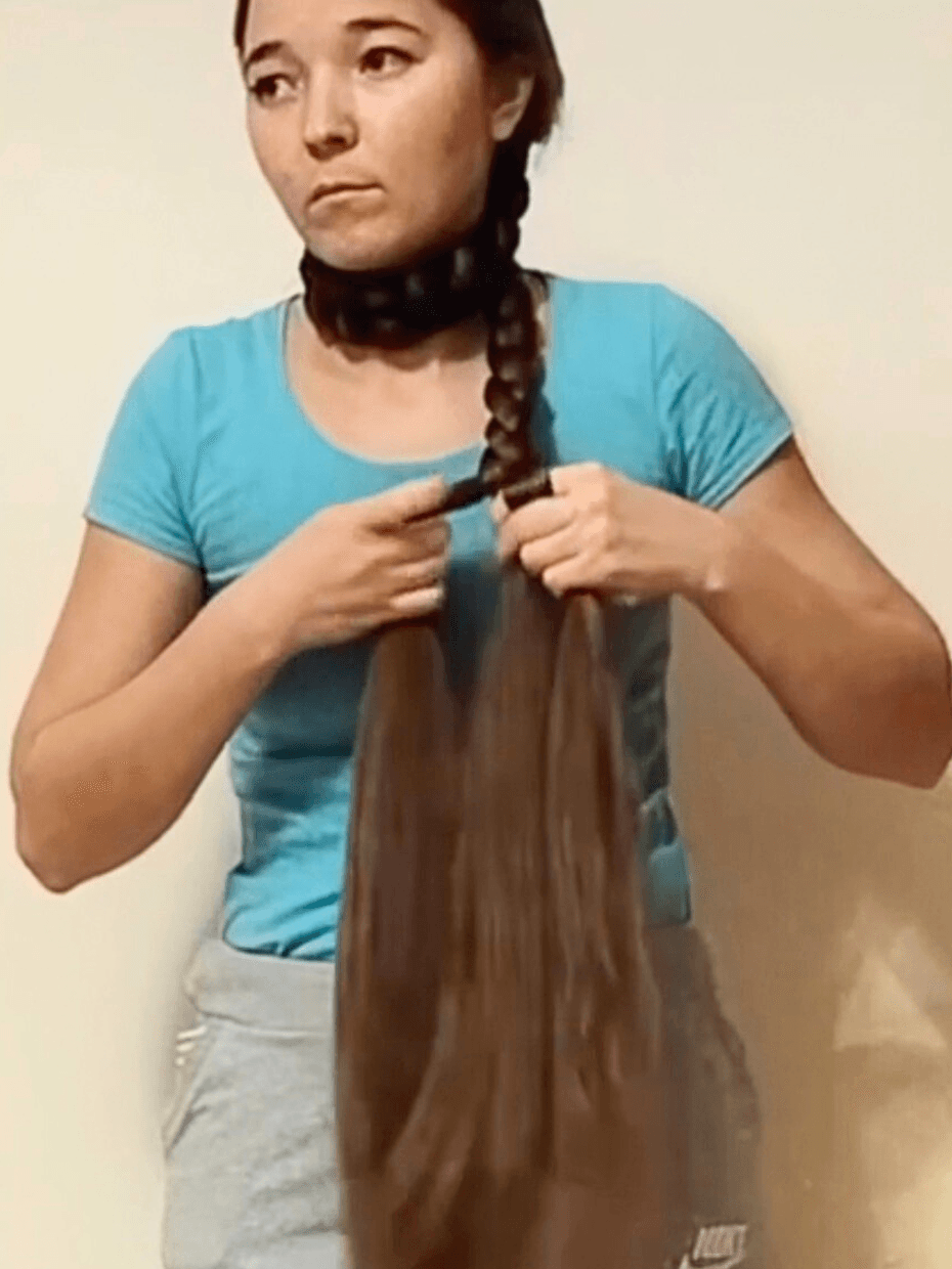 VIDEO - Extreme ponytail play and display (part 1)