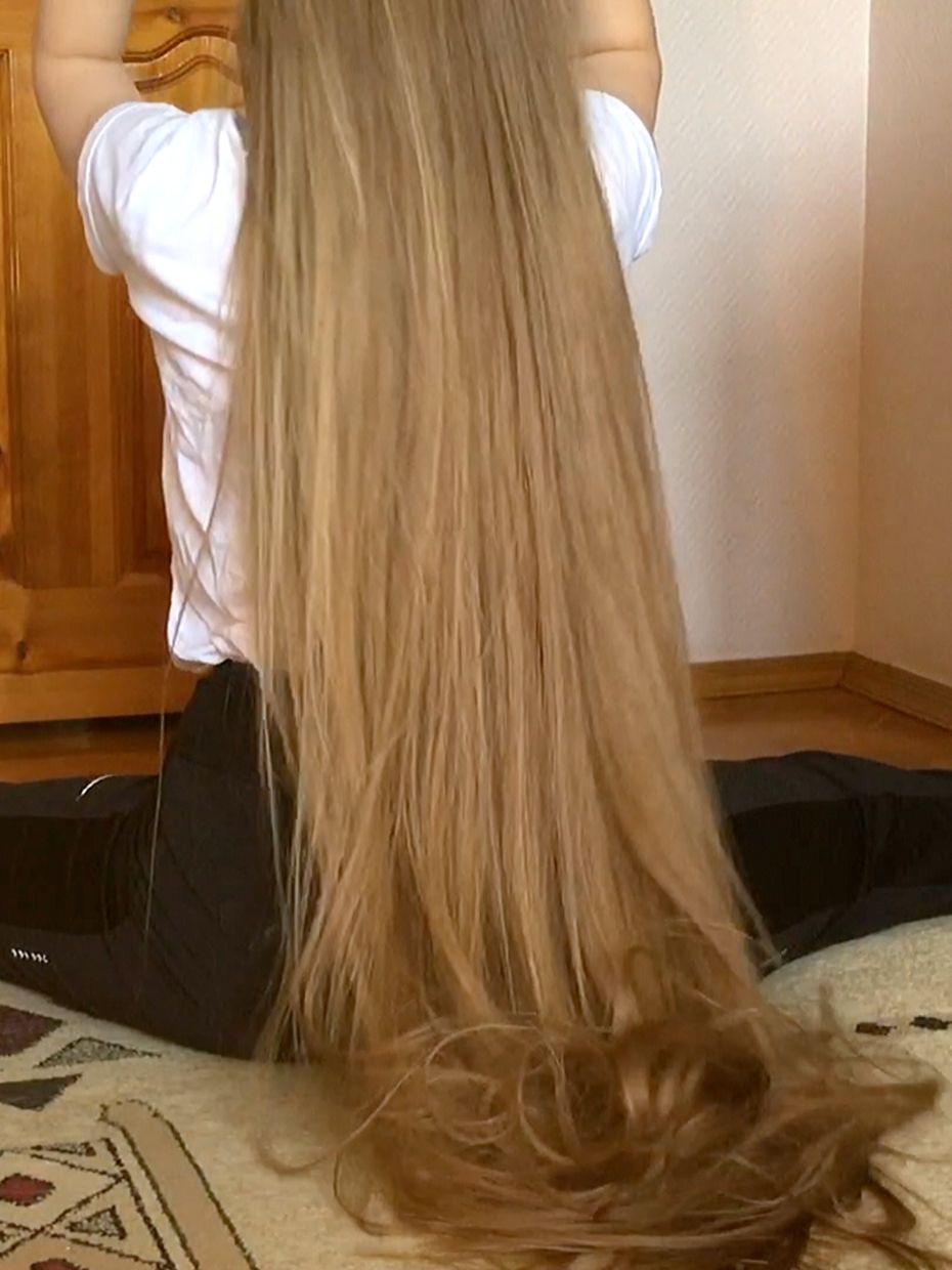 VIDEO - Rapunzel's stretching