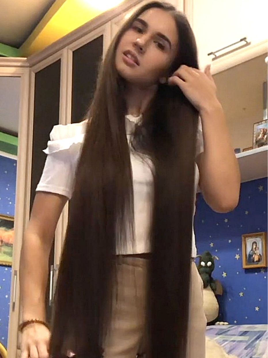 VIDEO - Extreme ponytail play and display (part 2)