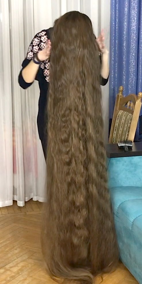 VIDEO - So much long hair, so much beauty!